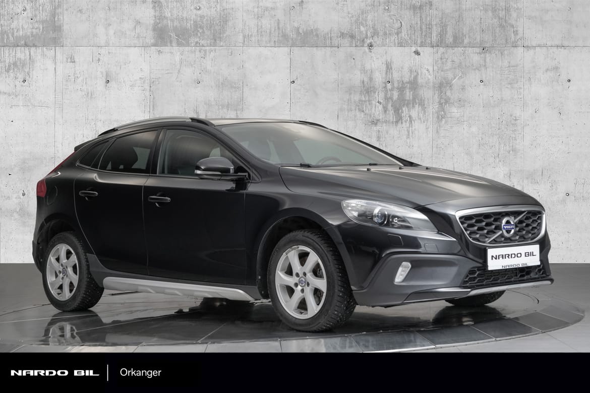 UF60886 | Volvo V40 Cross Country | D2 - 115 Hk - Manuell - Skinn - PANO - 18" - Webasto - | Drive