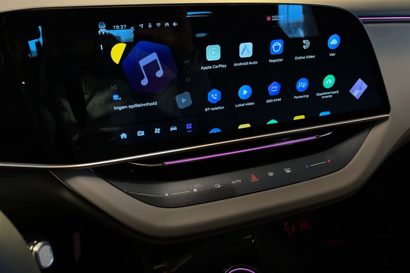 EJ85780 | Hongqi EH7 | PREMIUM/HENGERFESTE/TOPPUTSTYRT/VI TAR INNBYTTE | Drive