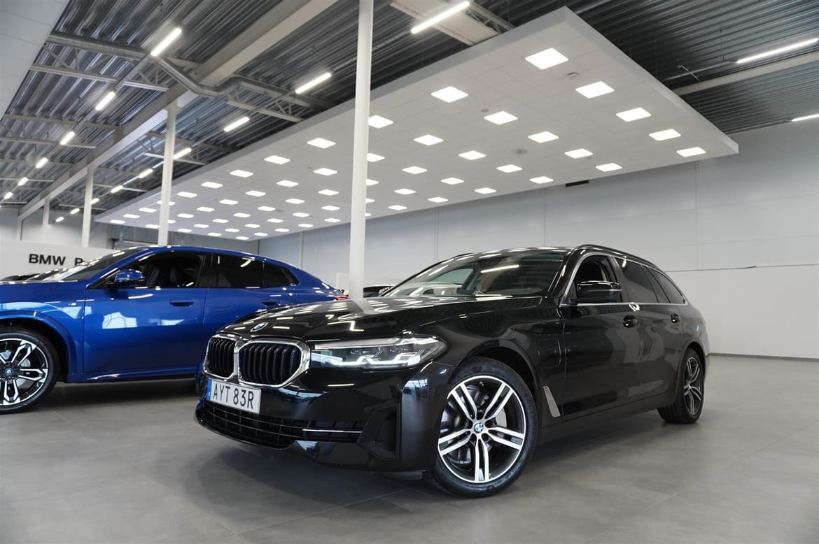 AYT83R | BMW 530e xDrive Touring | Kamera Drag Rattvärme | Wayke