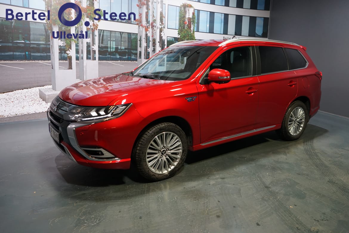 BU18640 | Mitsubishi Outlander PHEV | Instyle / 4WD / Godt utstyrt | Drive
