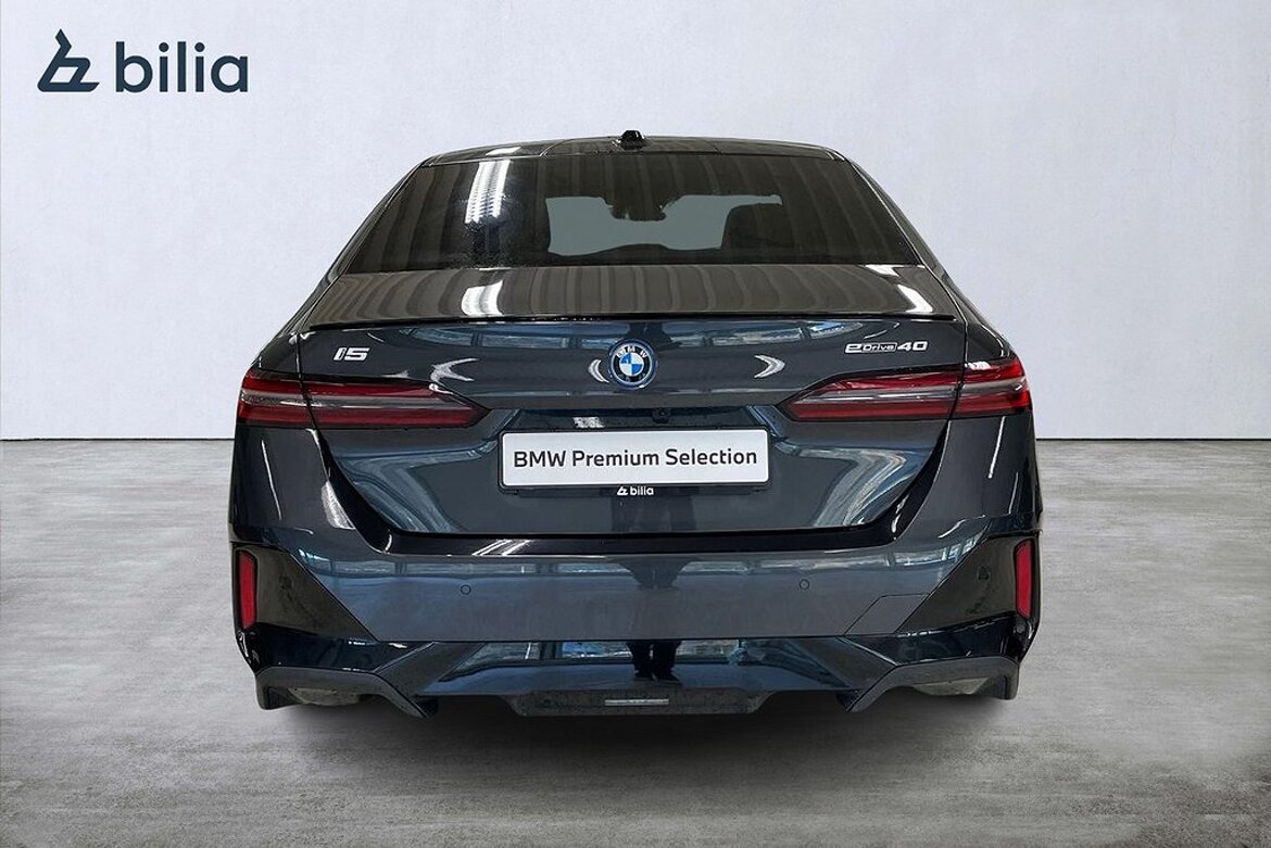 FYJ36E | BMW i5 eDrive40 Sedan | eDrive 40 M-Sport Pro | Travel ...