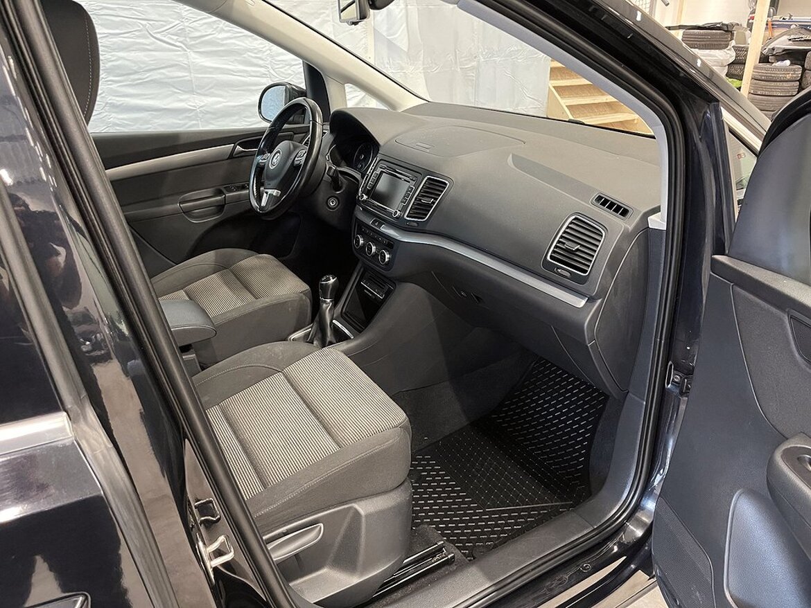 NTF716 | Volkswagen Sharan | 2.0TDI 4Motion Premium 7sits | Wayke