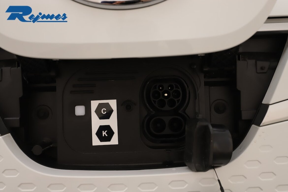 KWA13N | Maxus e-Deliver 3 | SWB 122 50,2 kWh Skåp | Wayke