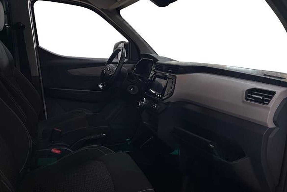 DMF65H | Maxus e-Deliver 3 LWB | Elbil Skåp 35 kWh 122hk Kam Moms | Wayke